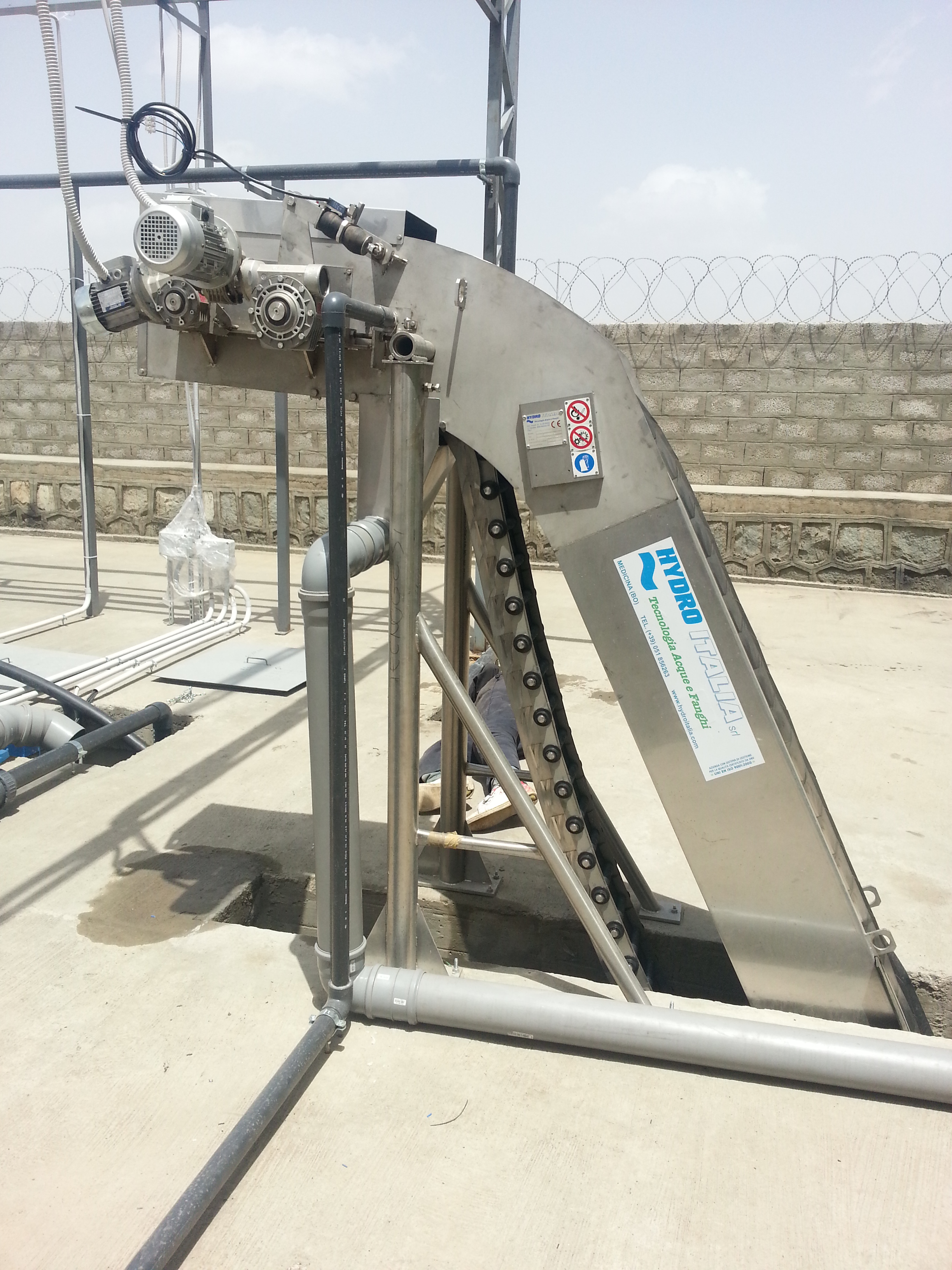 GRATING SLUDGE REMOVAL SYSTEMS | India | Aquarius Consult